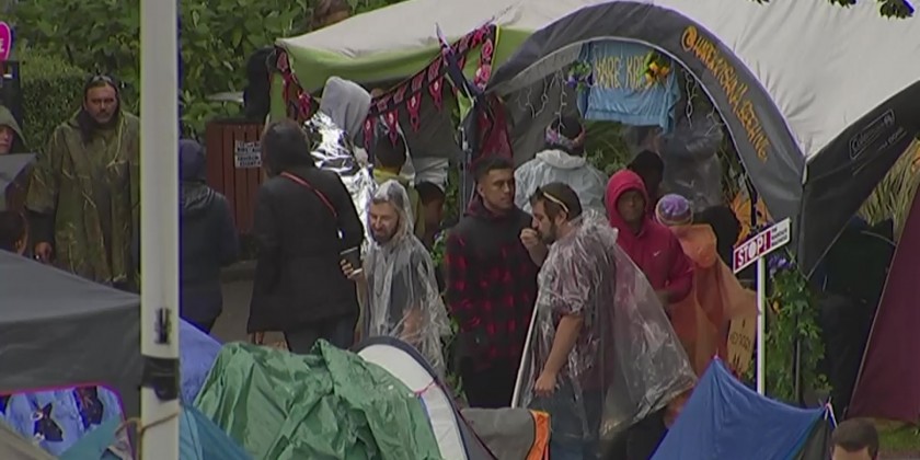 Anti vaccination protest outside Parliament in Wellington | Myanmar ...